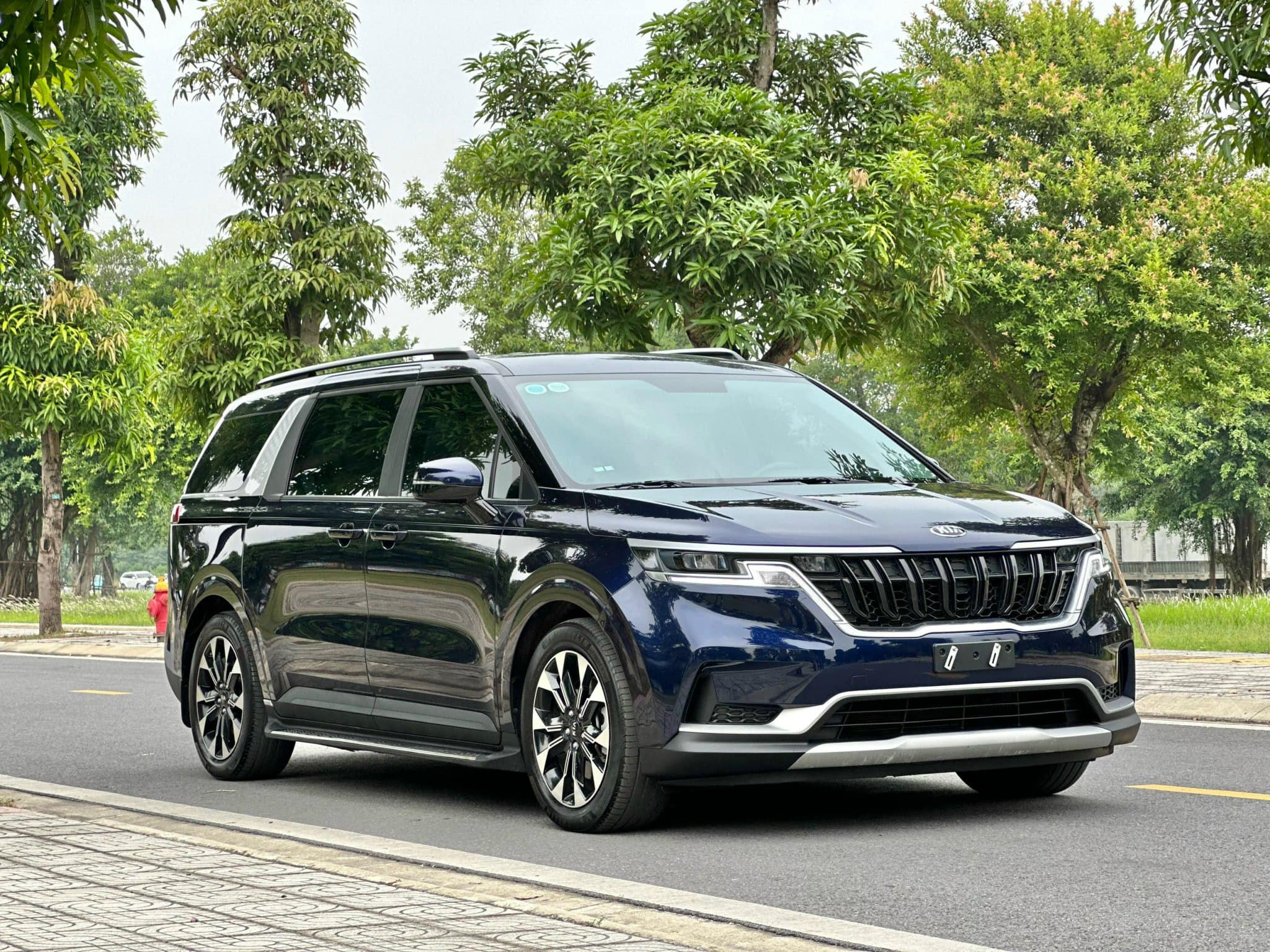 Đánh giá có nên mua Kia Carnival 2021 cũ. Cập nhật giá xe.